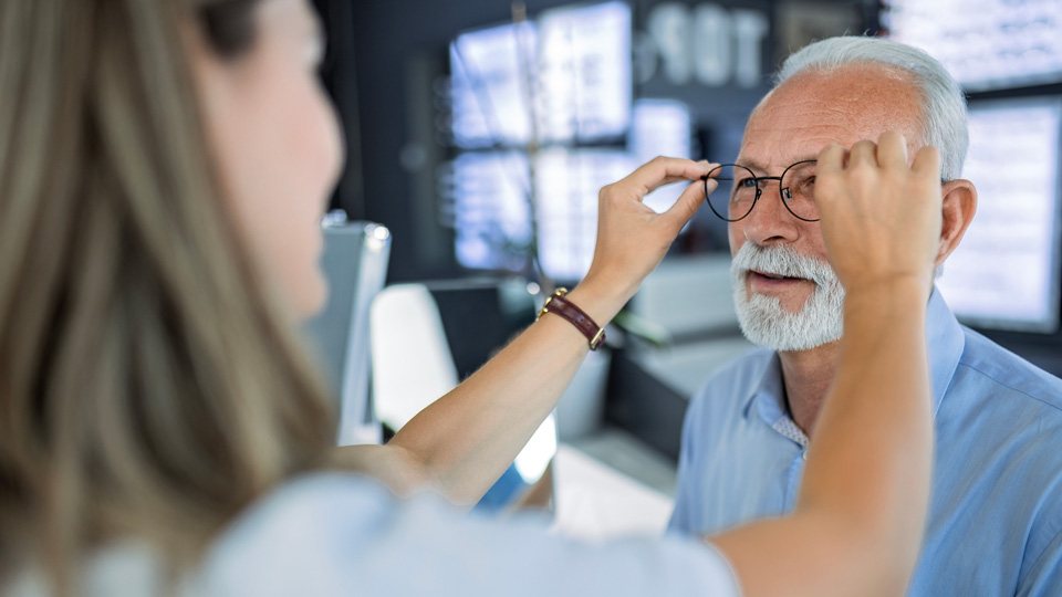 AOP members encouraged to share experiences of providing low vision support