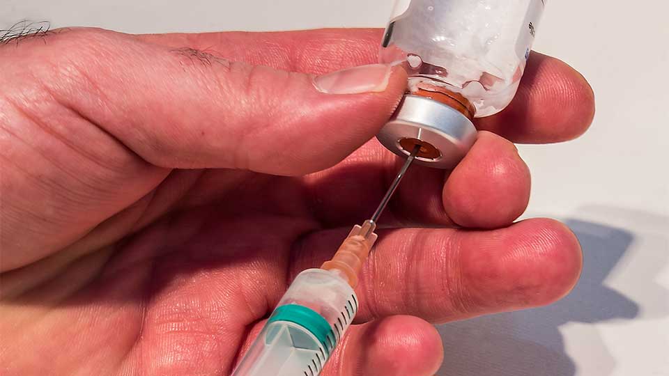 Drug dispute over third option for wet AMD treatment