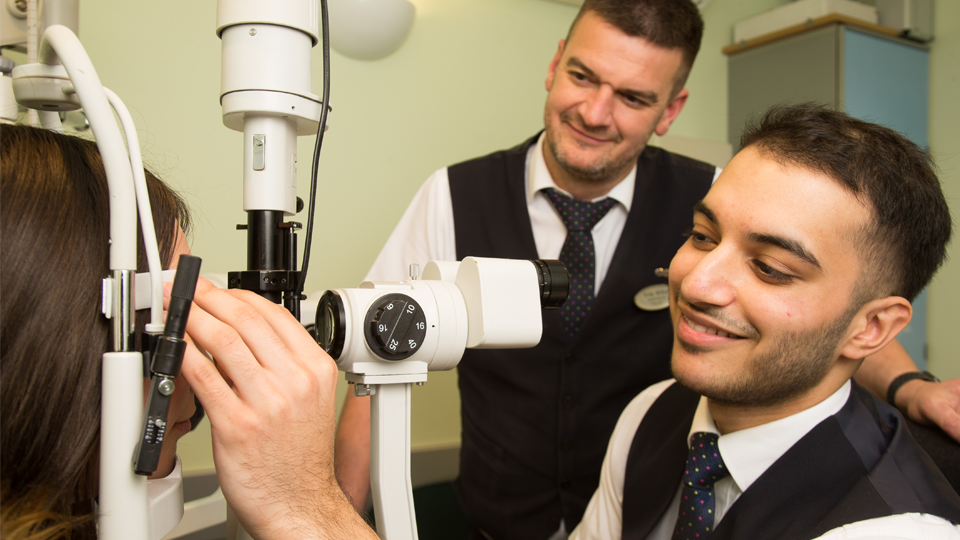 Over 500 pre-reg optometrists join Specsavers