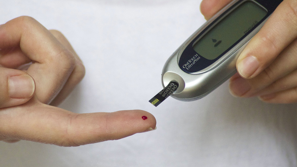 Peripheral retinal vessel whitening linked to poor vision in diabetes ...