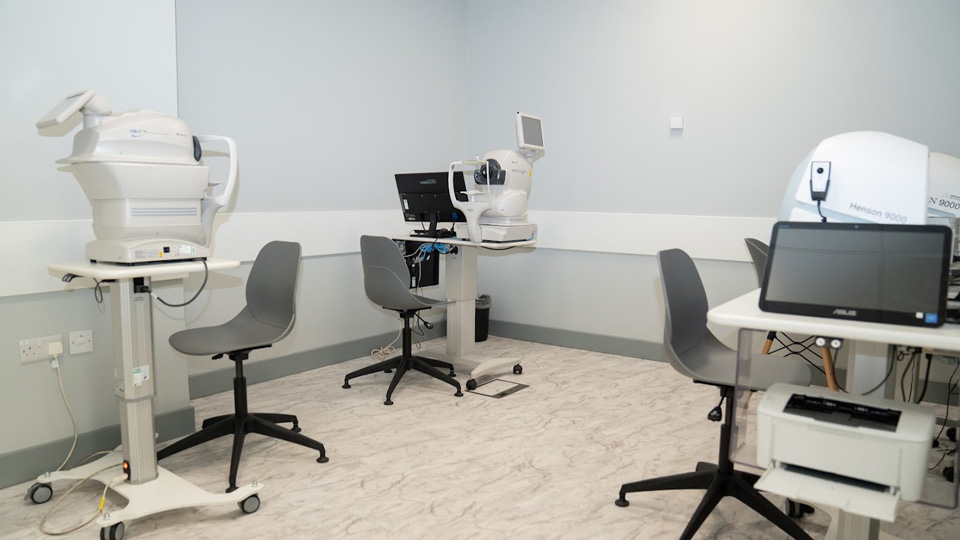 Boots Opticians and Macmillan launch training for optometrists