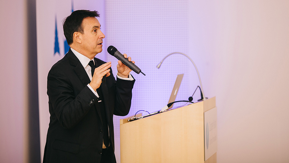 Professor Lyndon Jones to present guest lecture at CooperVision event